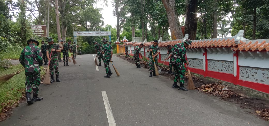 Bersihkan Tempat Ibadah, Warnai Kegiatan HUT ke 13 Korem 045/Garuda ...